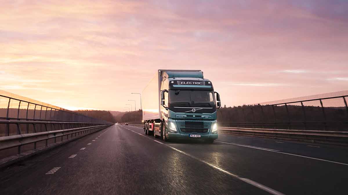Volvo tar in rekordstor order av elektriska lastbilar - Dagens PS